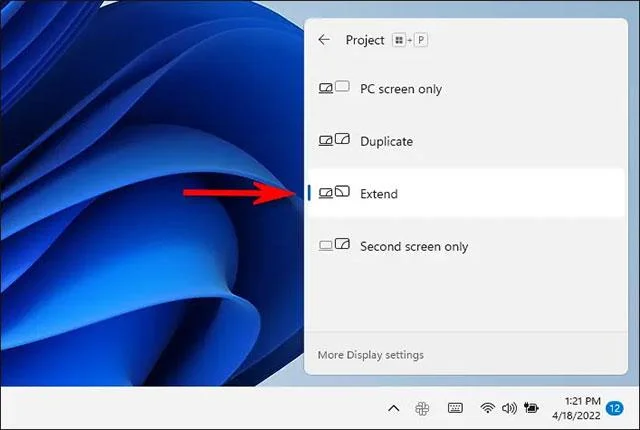 Hvordan flytte et åpent vindu til forskjellige skjermer på Windows 11